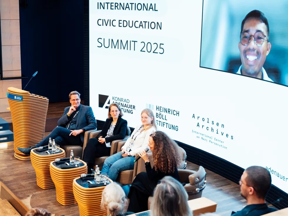 International Civic Education Summit zeigt neue Wege der historisch ...